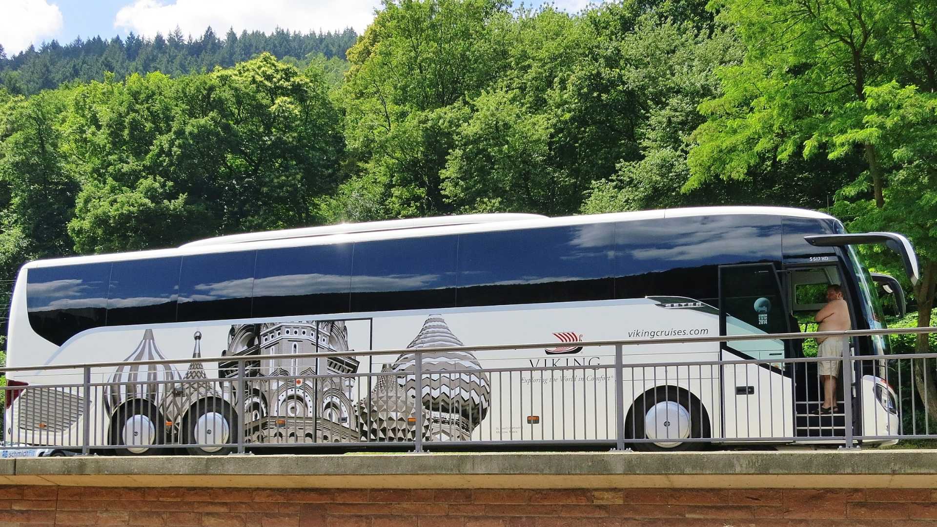 Top 10 Bus Companies in London | Reliable Transport